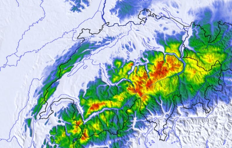 Heavy snow falls in Swiss resorts