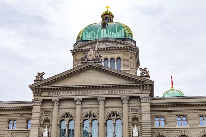 Swiss government moves to reduce welfare payments to foreigners