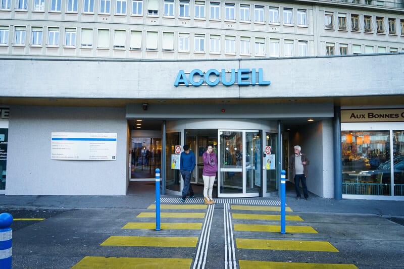 Swiss hospitals to restart non-urgent operations