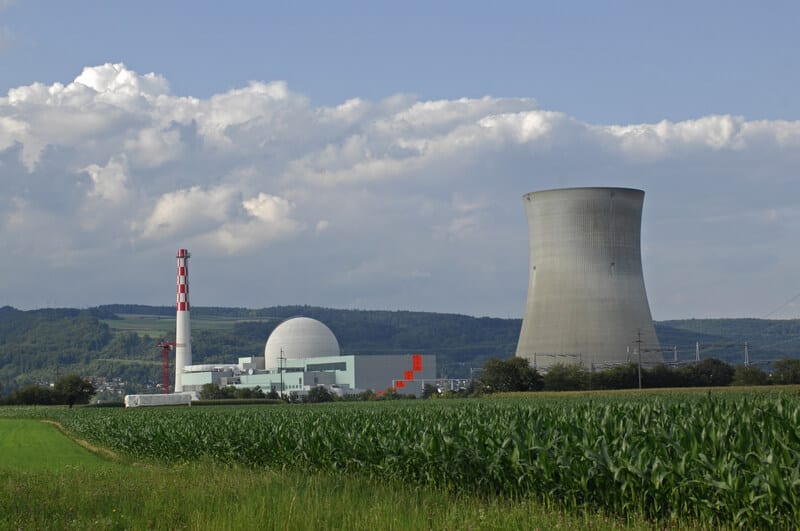 Swiss government to look at delaying nuclear phaseout
